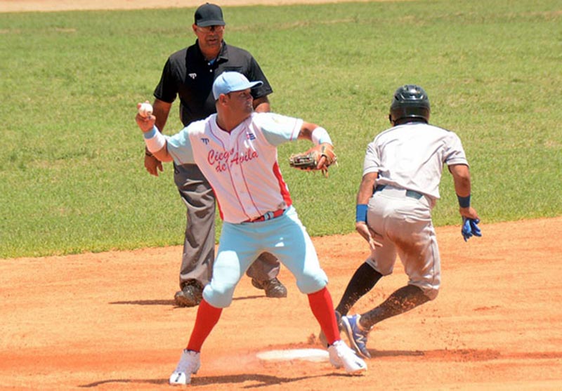 Barrió Ciego de Ávila a Holguín en Serie 62 del Béisbol Cubano