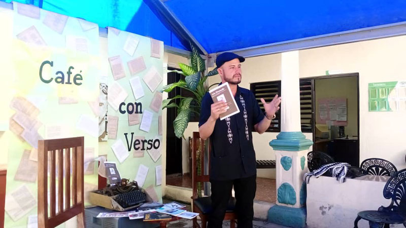 Café con verso, nueva propuesta literaria en Holguín
