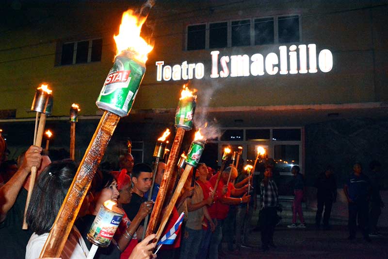 Reeditan en Holguín la Marcha de las Antorchas