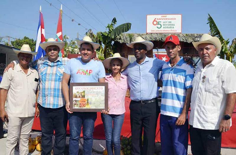 Celebran en Holguín Día del Campesino cubano