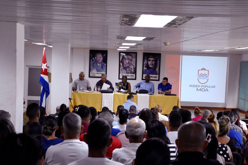 Sesionan plenos del Partido y reunión del CAM en Moa y Mayarí